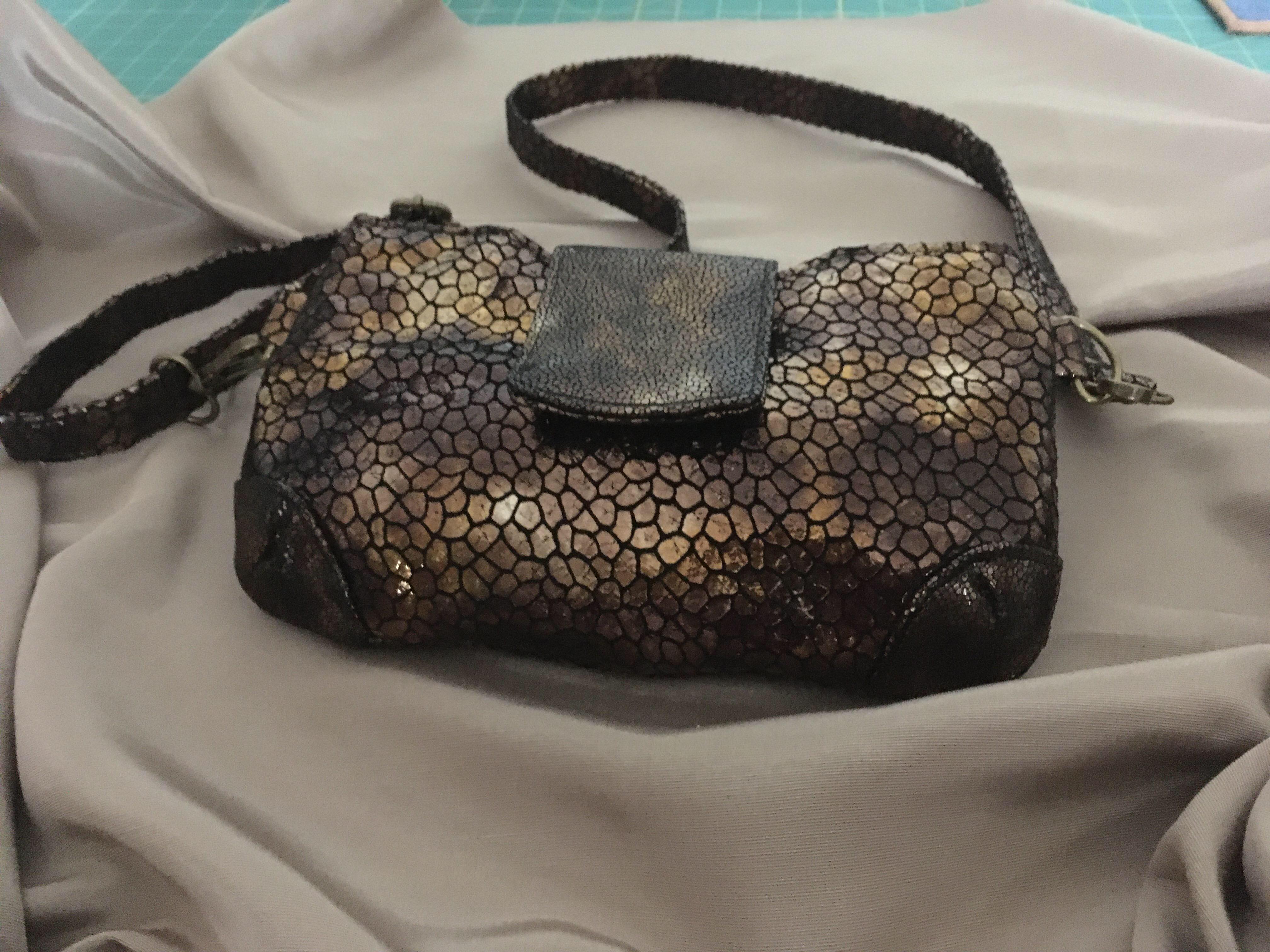 Barb Bostian's Curvy Clutch – The Bag Makers Workshop