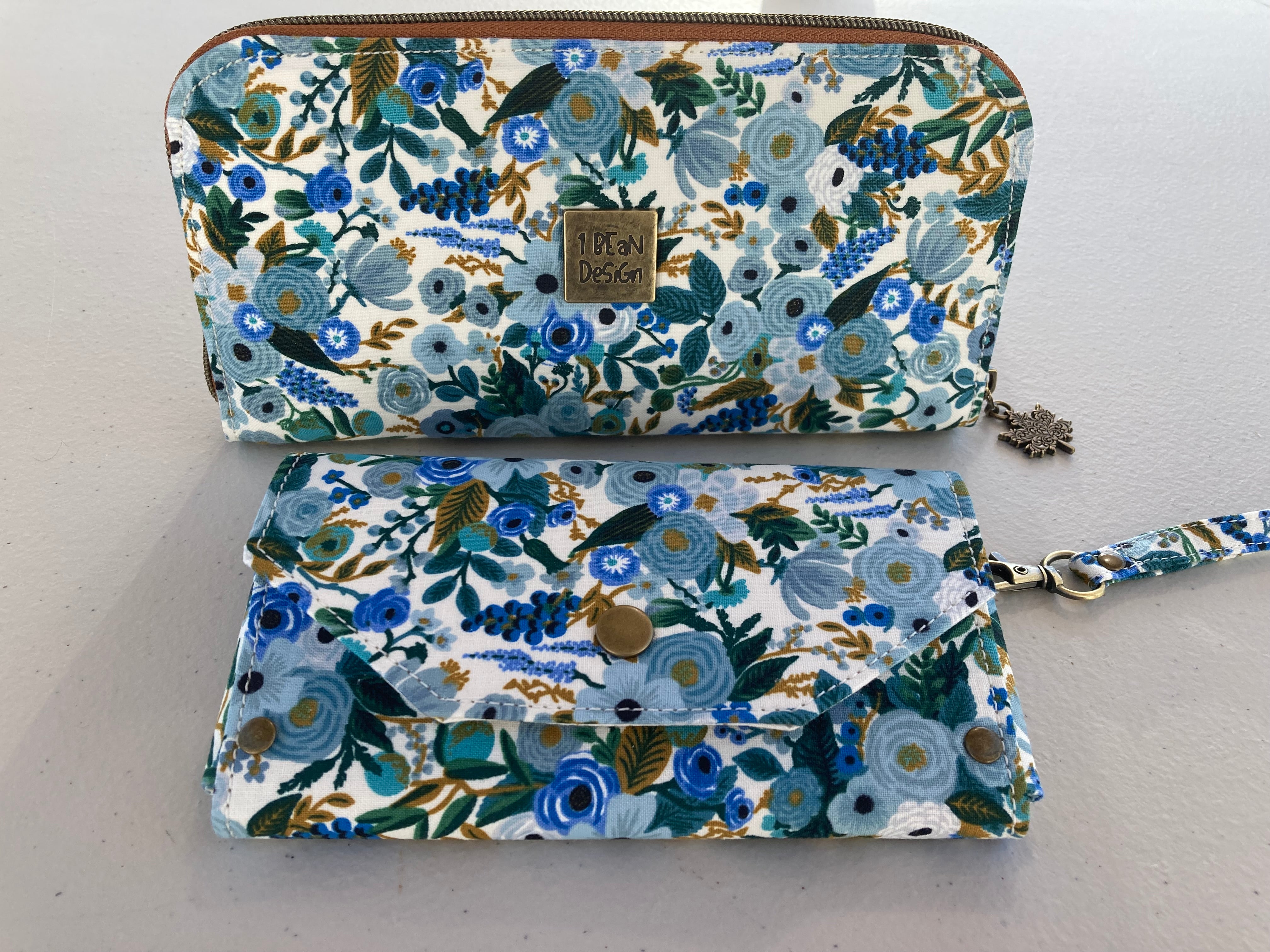 Kathy Roze- CZAW /w cell phone add on – The Bag Makers Workshop
