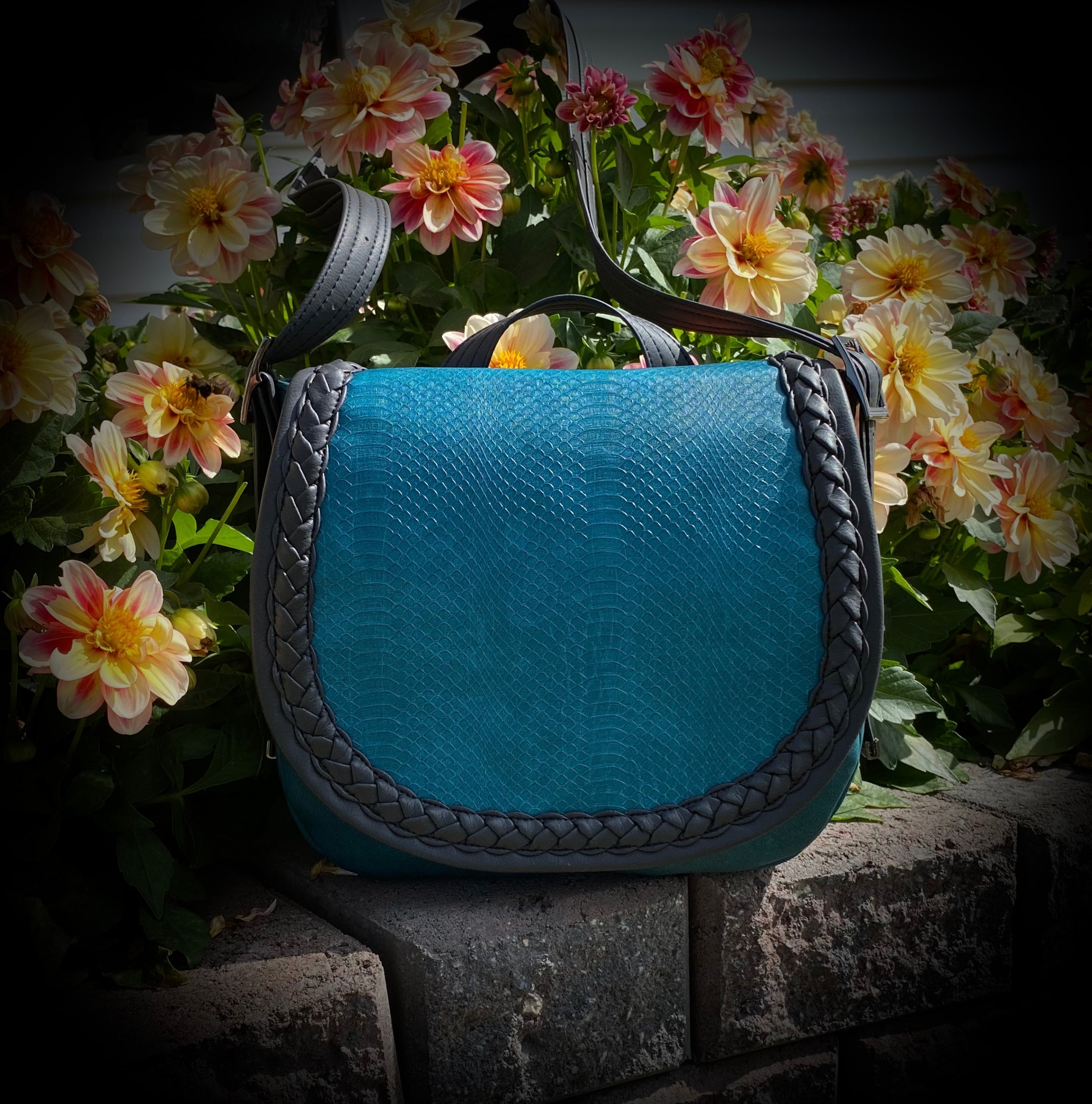 Marg Thiessen- Maddy Saddle Bag – The Bag Makers Workshop